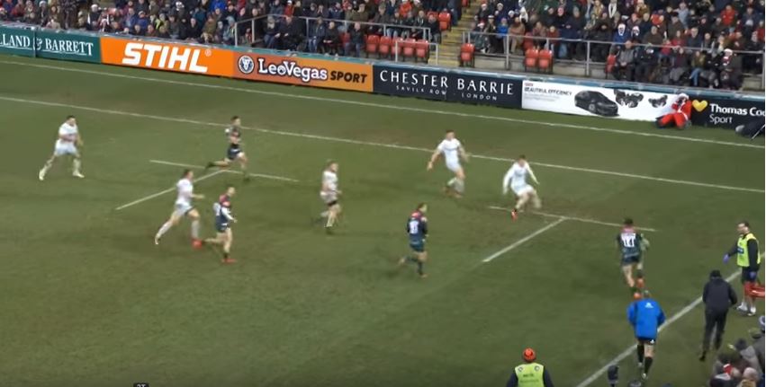 Rugby - Un offload magico di Adam Thompstone