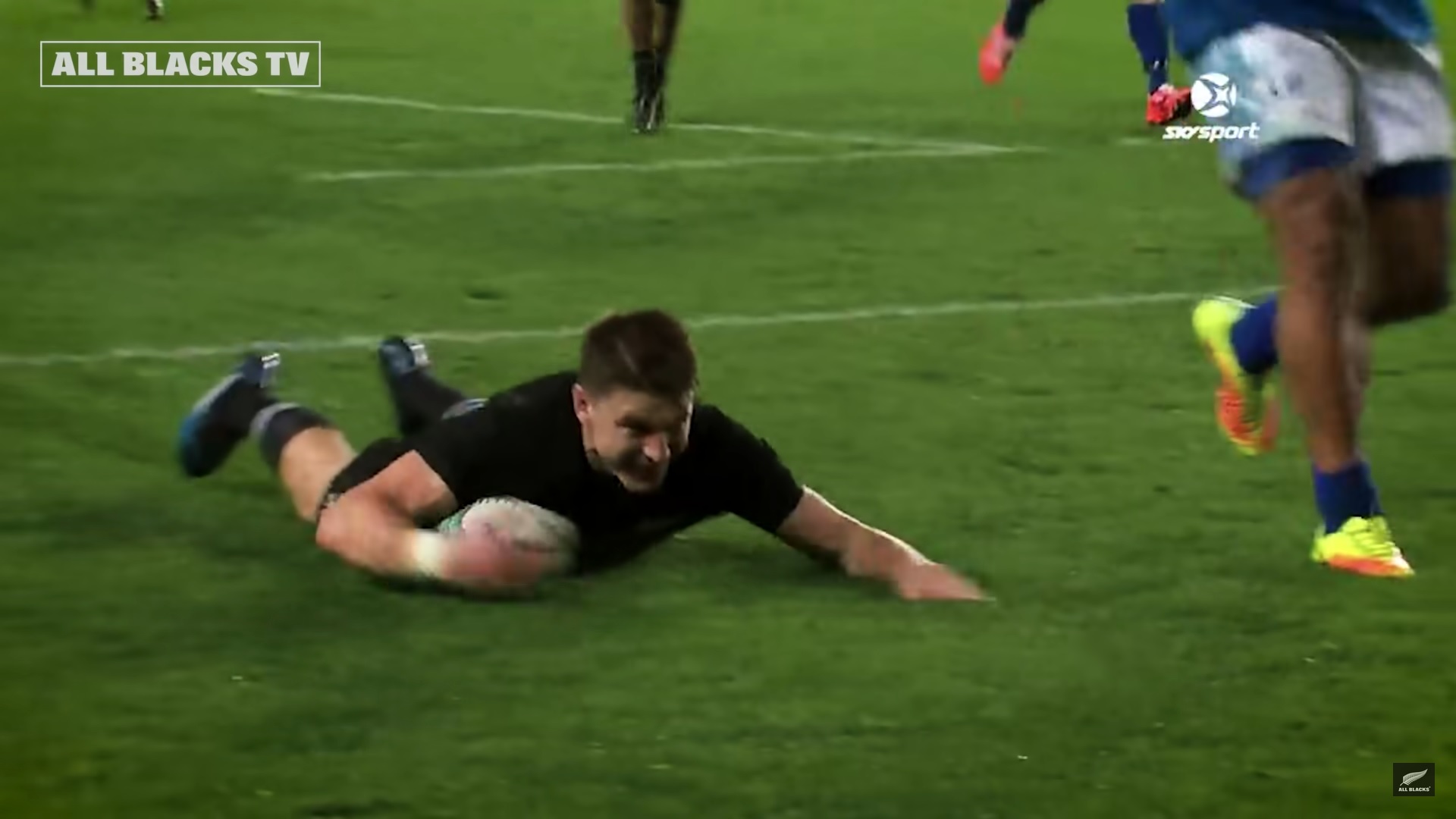 Rugby - Tutto il meglio di Beauden Barrett, pronto a festeggiare i 100 ...
