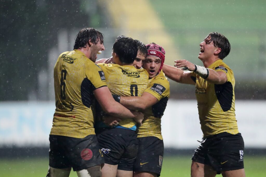 Cikgutihani bokep she sent me snapshots of a few